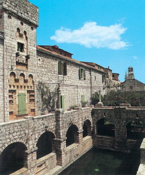 Stari Grad - Hrvatska enciklopedija
